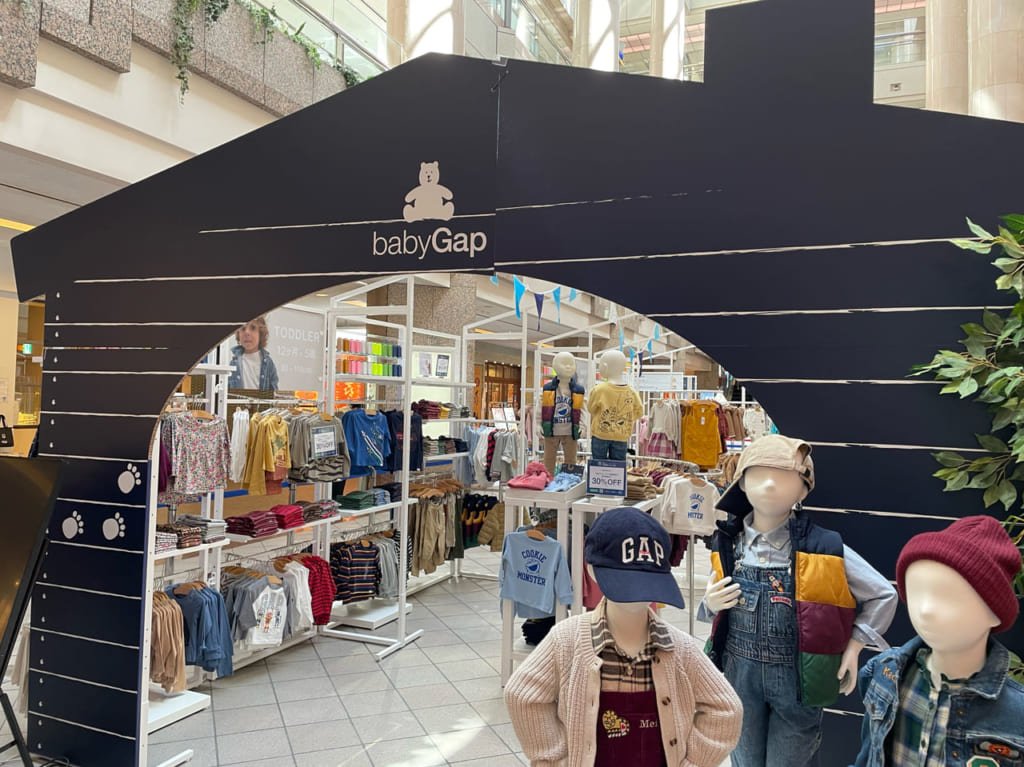 【横浜市西区】9月16日まで「ランドマークプラザ」にbaby GAPのポップアップストアがオープン！好きな刺繍ができます♪ | 号外NET 横浜市中区・西区